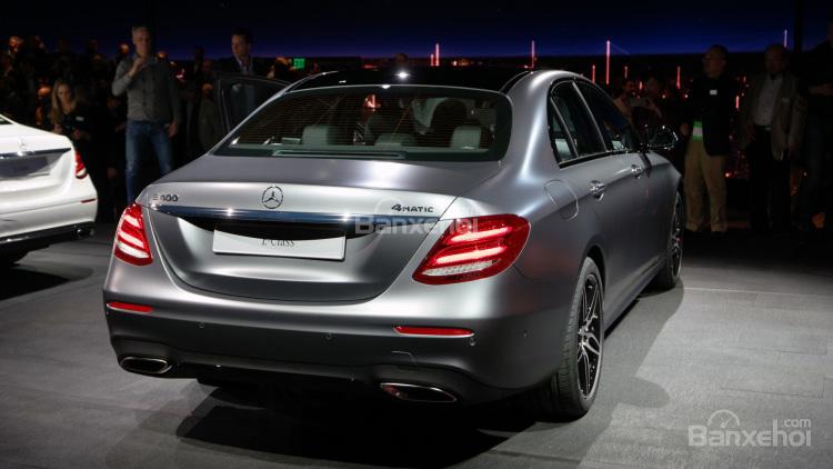Mercedes-Benz E-Class 2017 chính thức ra mắt tại Detroit