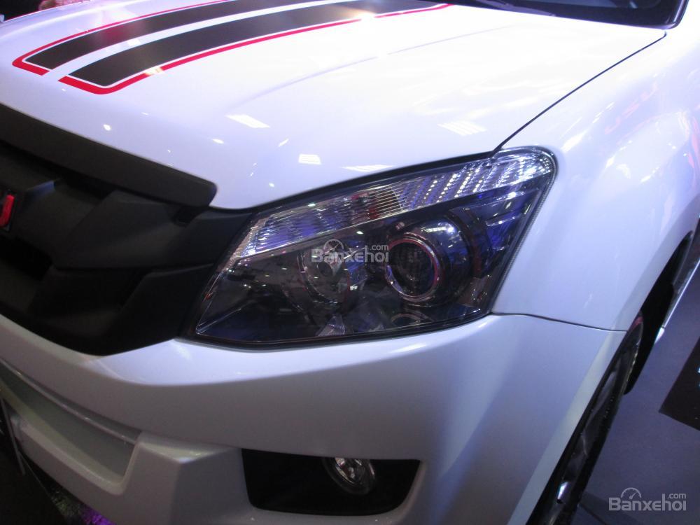 Chi tiết bán tải Isuzu D-max Type X giá 720 triệu Đồng tại triển lãm ...