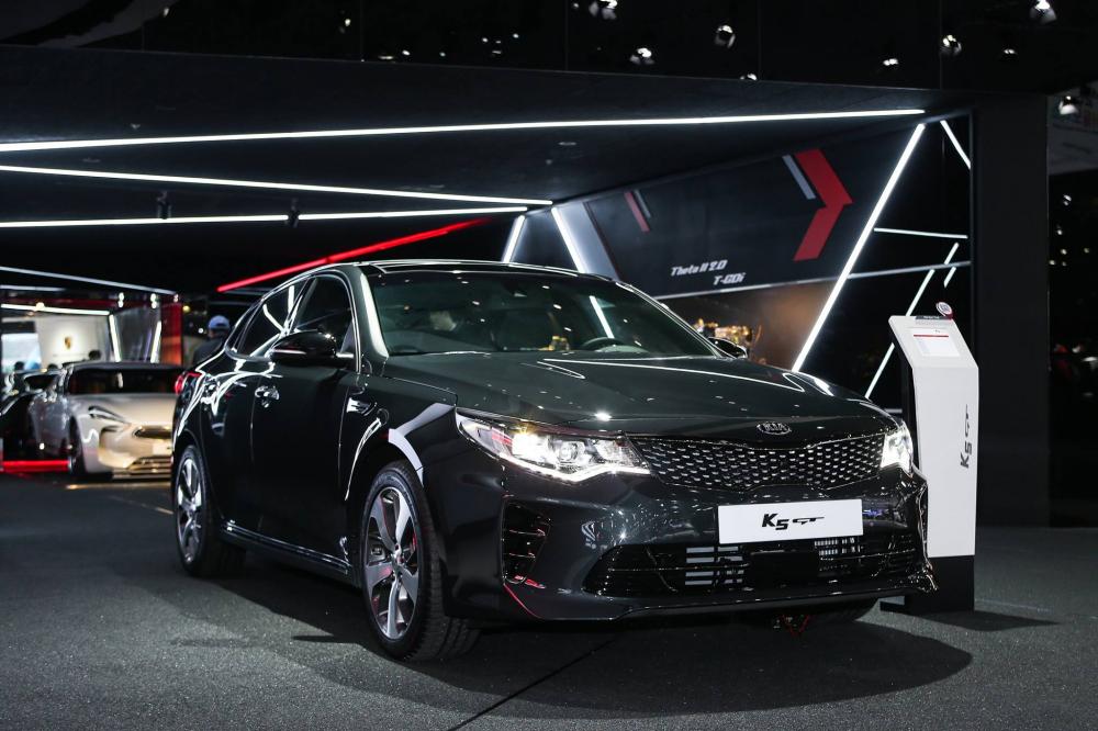 Kia K5 GT 2018 ra mắt, giá từ 650 triệu tại Hàn Quốc