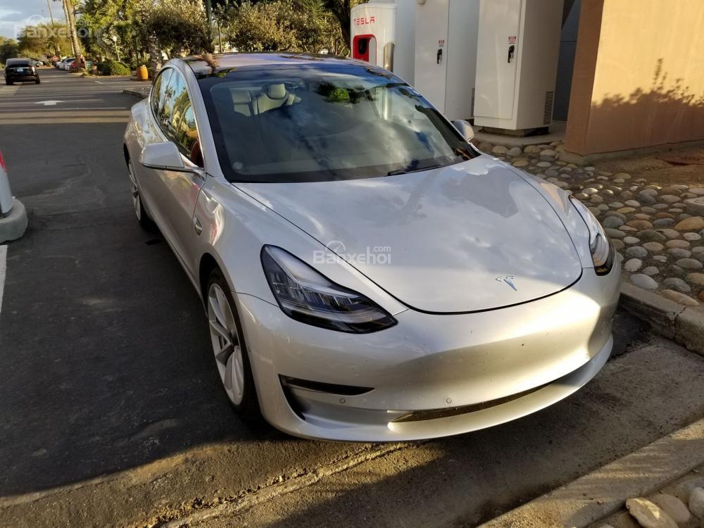 Lộ ảnh nội ngoại thất mới nhất của Tesla Model 3 bản sản xuất