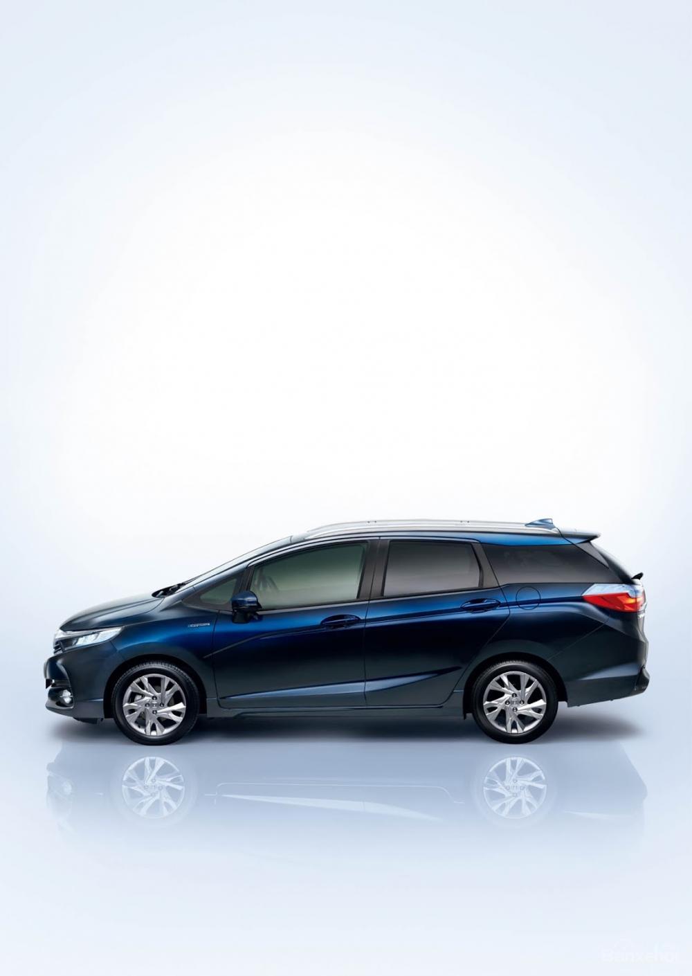Honda Shuttle nâng cấp giữa chu kì tại Nhật Bản, giá bán từ 300 triệu đồng