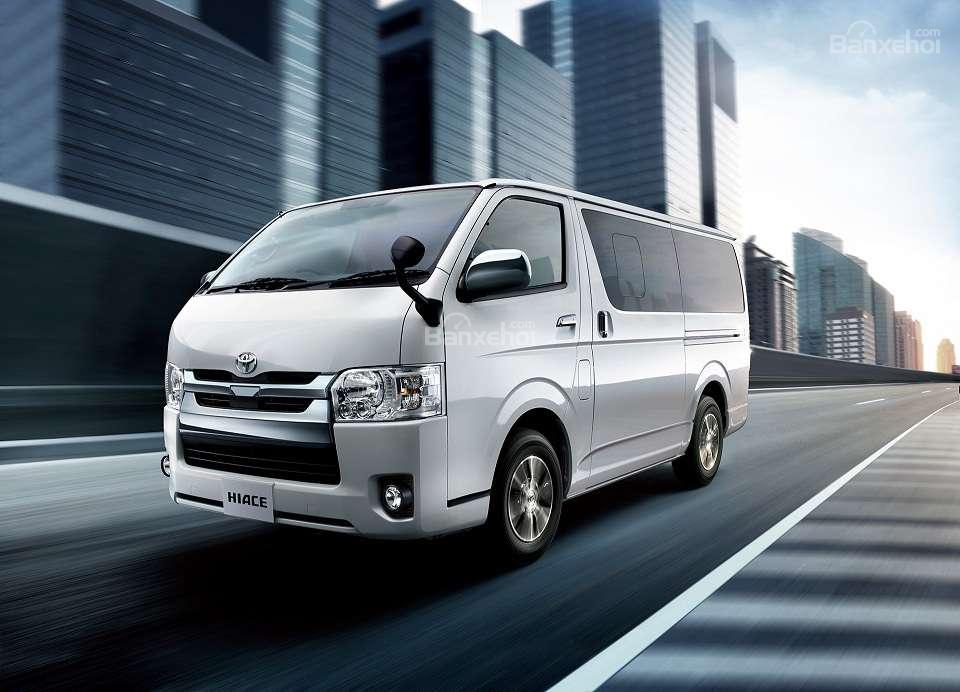 Toyota Hiace 2018 có nâng cấp động cơ tăng áp diesel 2.8 lít