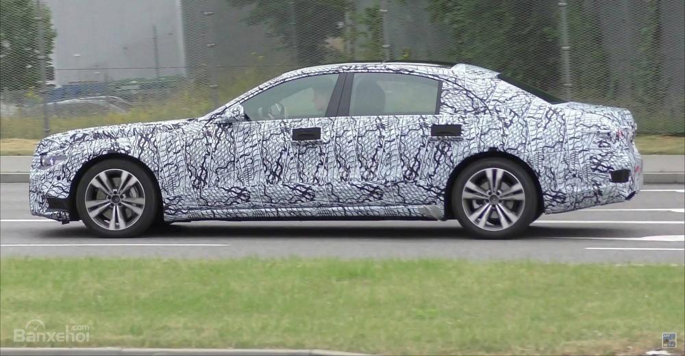 Mercedes S-Class 2020 bị bắt gặp chạy thử với đèn pha mới