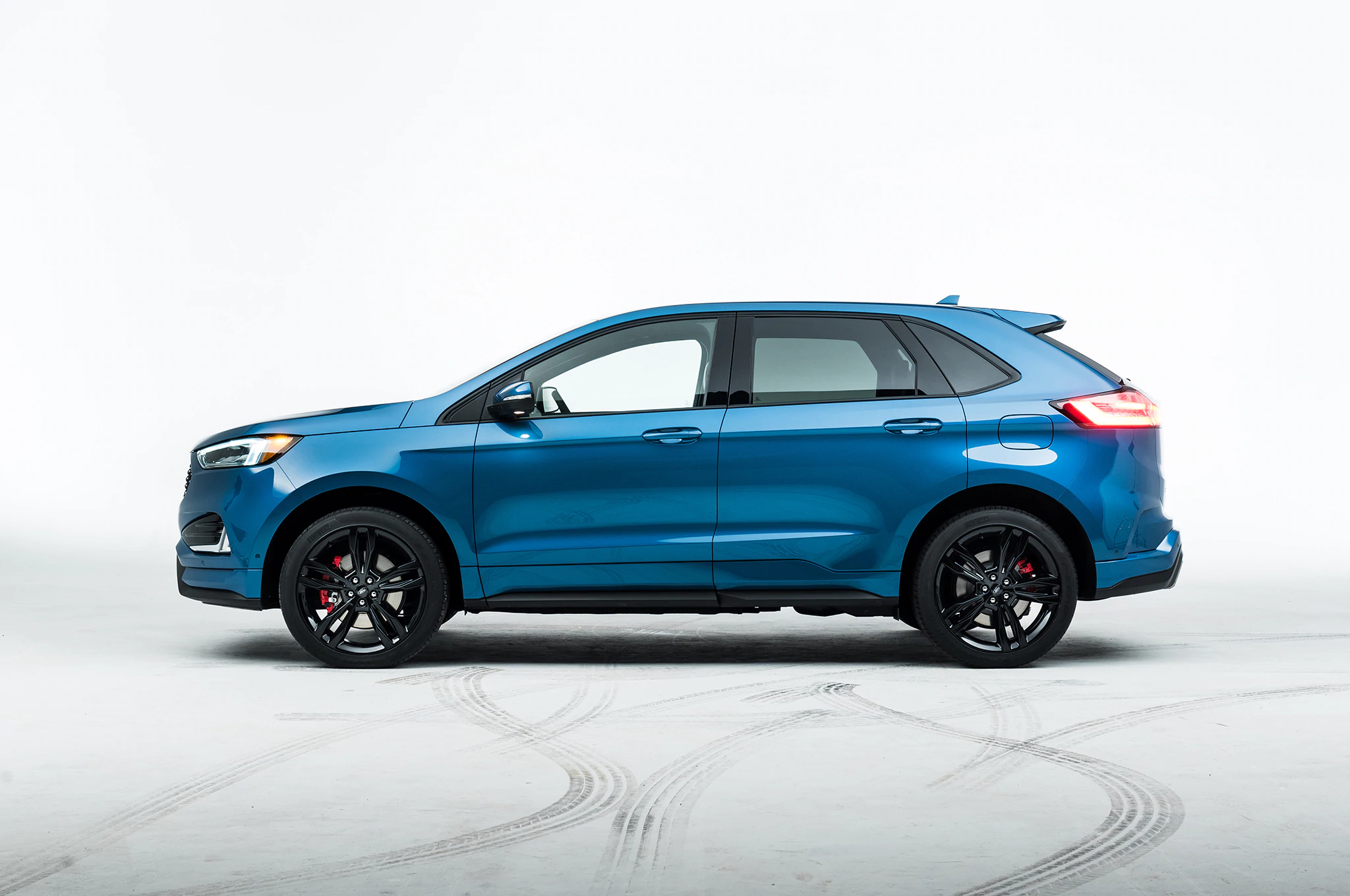 Ford Edge và Edge ST giới thiệu công nghệ AWD mới