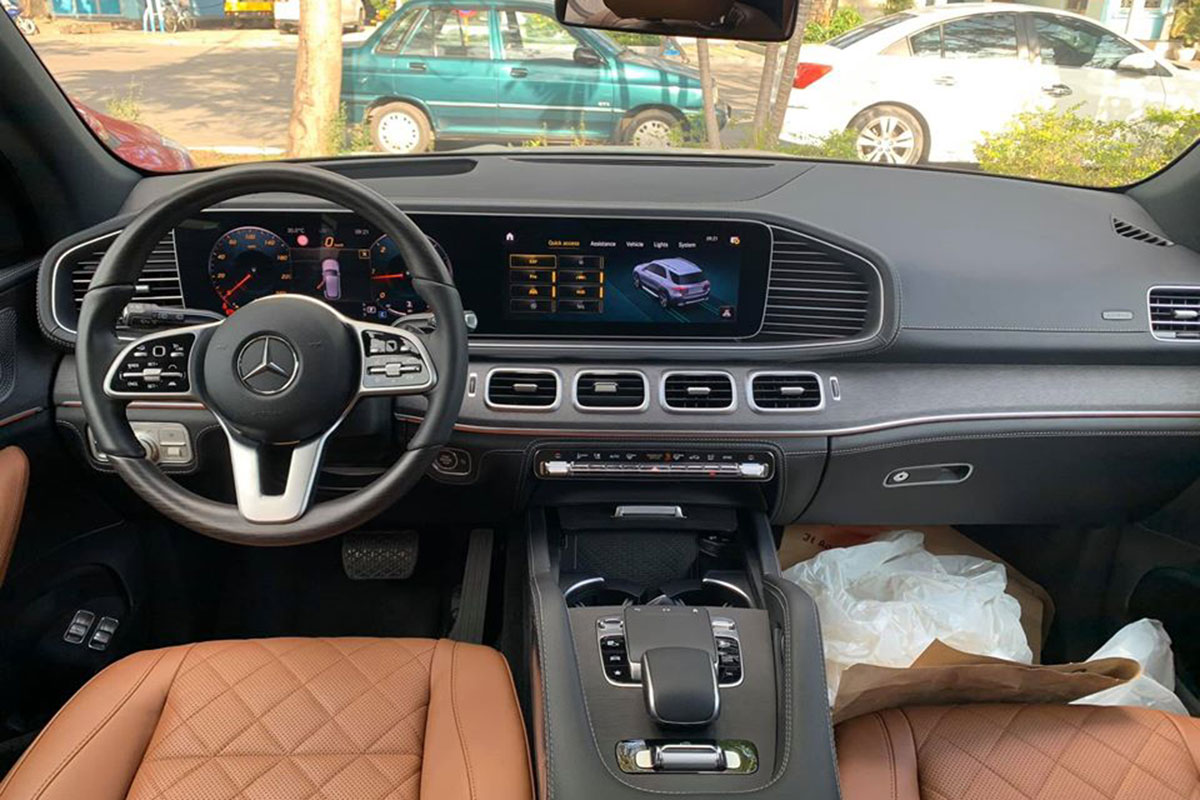 Mercedes-Benz GLE300 2.0 Diesel 2020 vừa cập bến Việt Nam, mức giá đáng nói