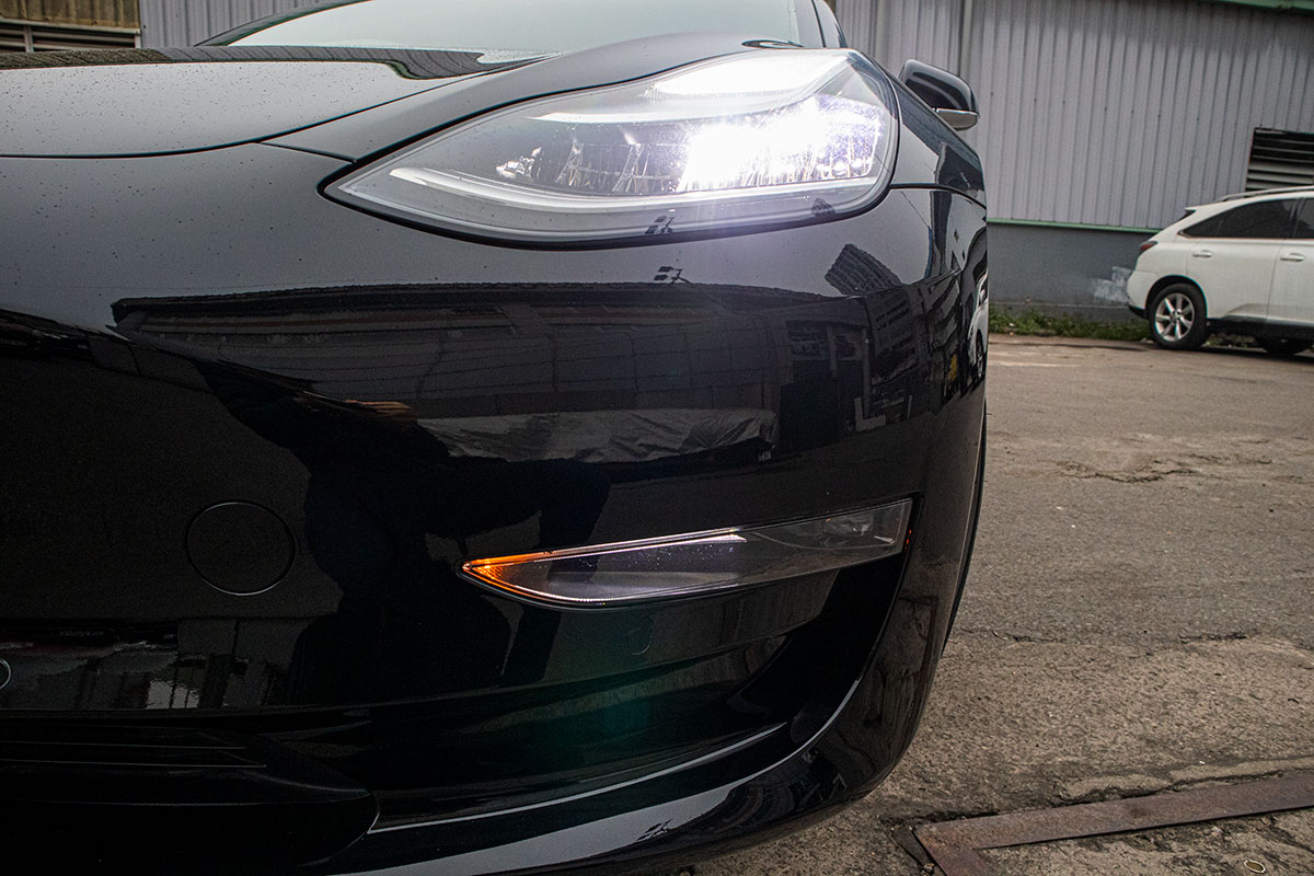Ảnh chi tiết xe Tesla Model 3 vừa về Việt Nam