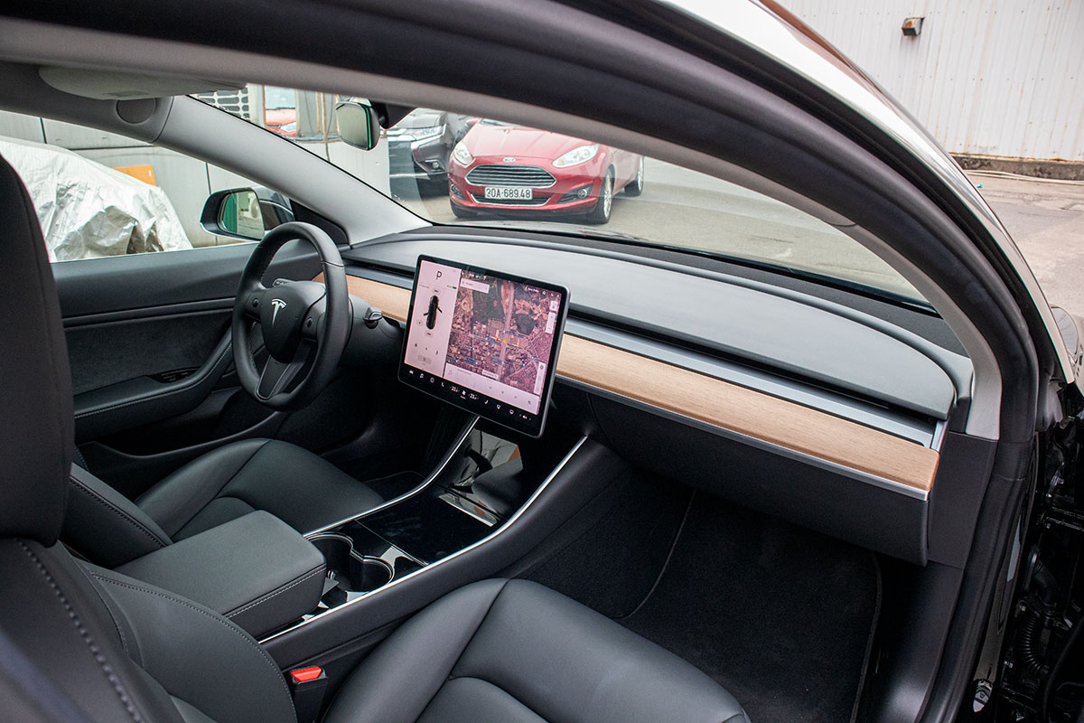 Ảnh chi tiết xe Tesla Model 3 vừa về Việt Nam