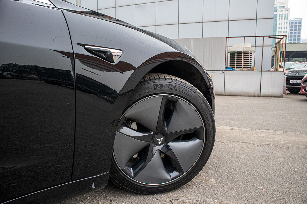 Ảnh chi tiết xe Tesla Model 3 vừa về Việt Nam