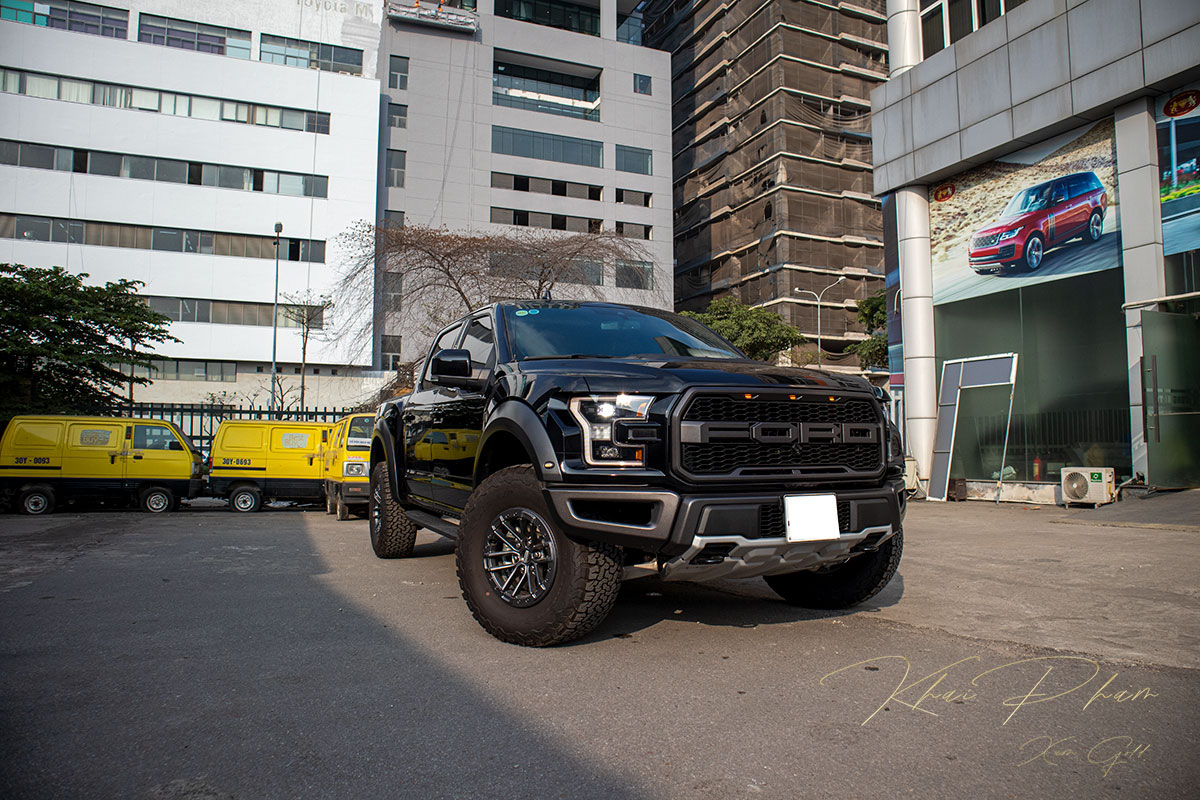 Ảnh chi tiết xe Ford F-150 Raptor Black Edition 2020 tại Việt Nam
