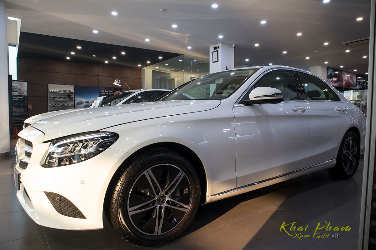 Đánh giá xe Mercedes-Benz C 180 2020: Khi xe sang bình dân hoá
