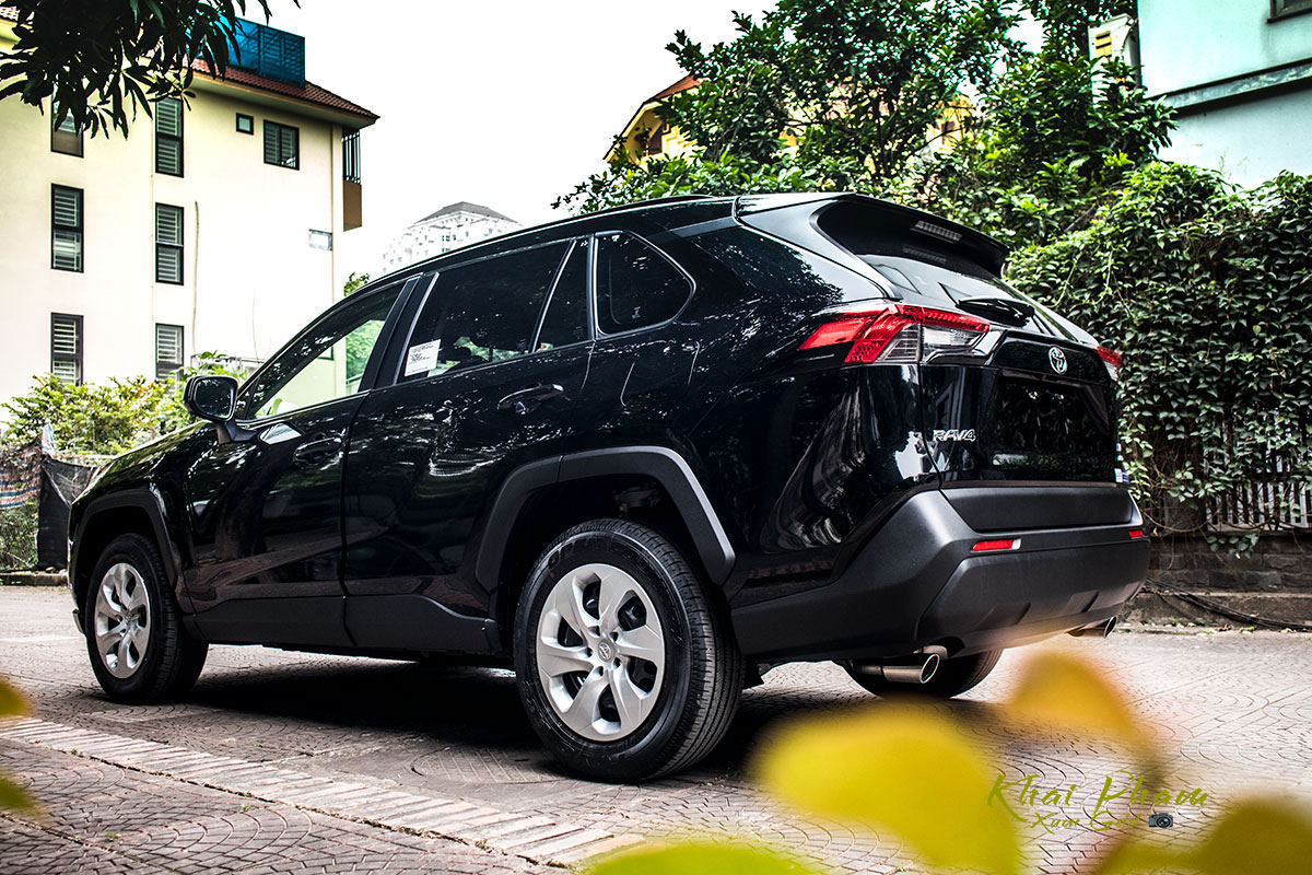 Toyota RAV4 2020 đầu tiên tại Việt Nam vừa về đại lý, nhiều chi tiết ...