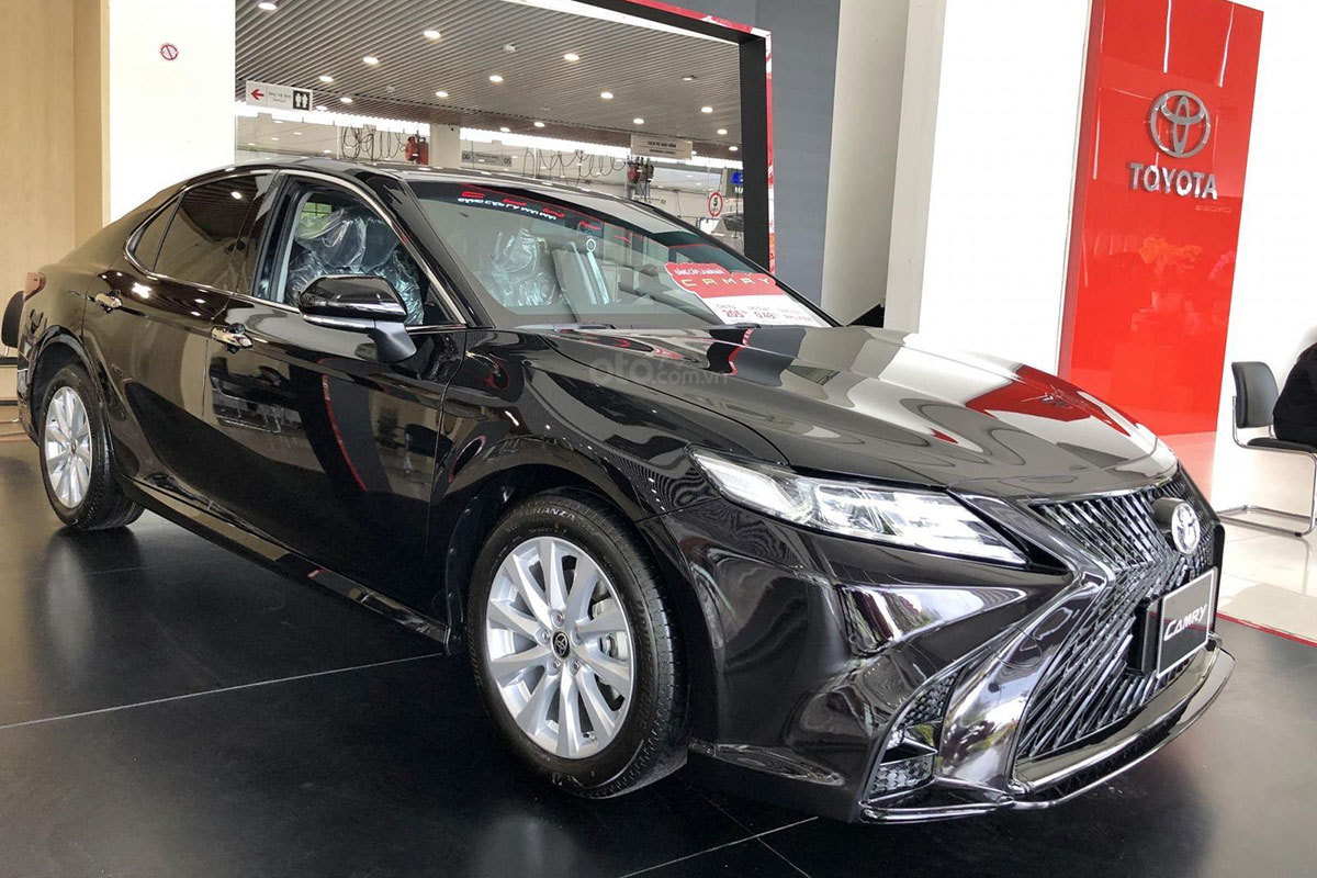 Toyota Camry độ phong cách Lexus cực ngầu, giá không đổi