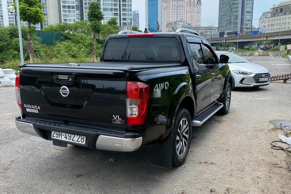 Lăn bánh hơn 4.000km, Nissan Navara 4WD bán lỗ cả trăm triệu | Oto.com.vn