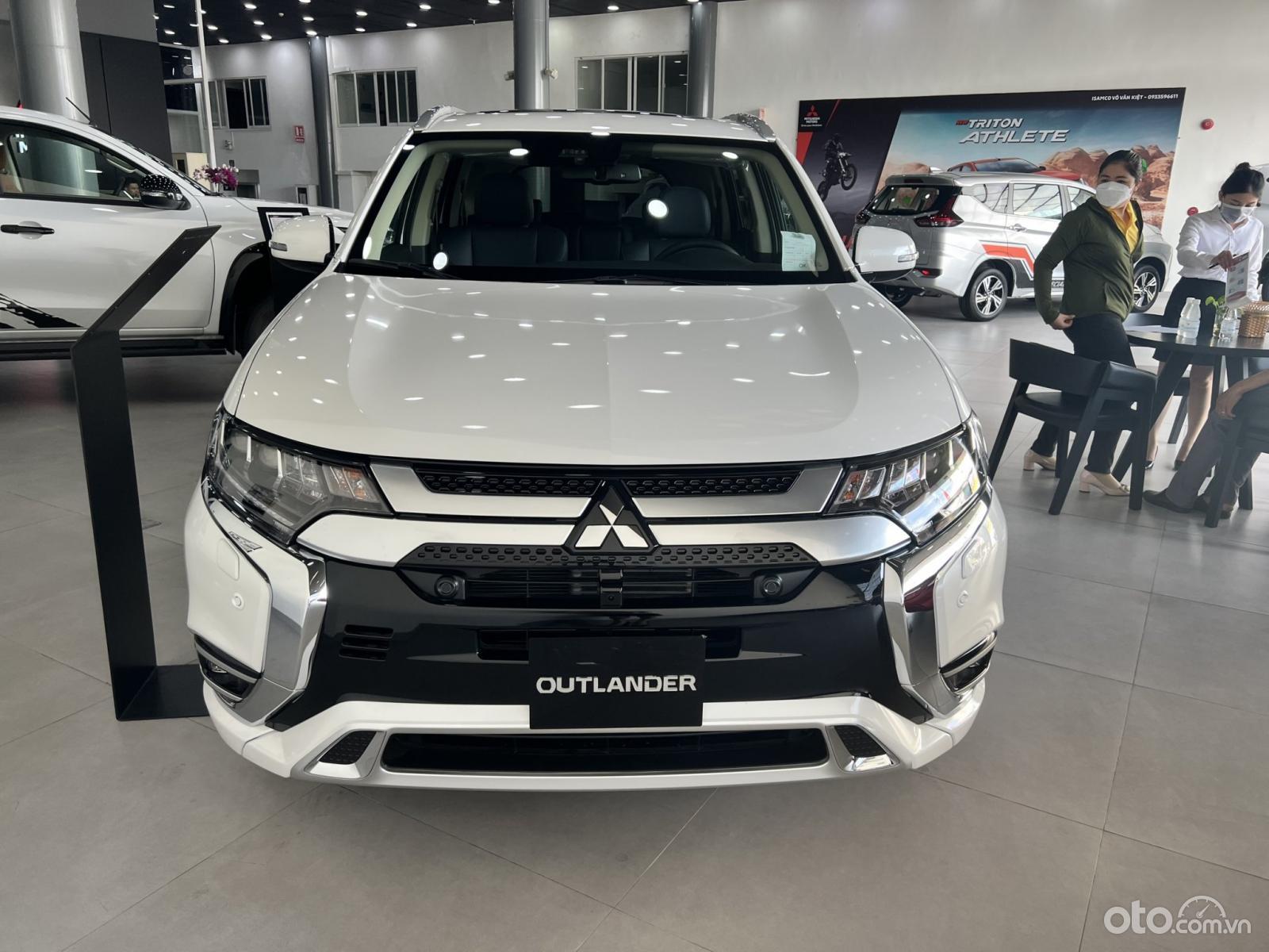 Mua bán Mitsubishi Outlander 2.0 CVT Premium 2023 giá 925 triệu - 22837406