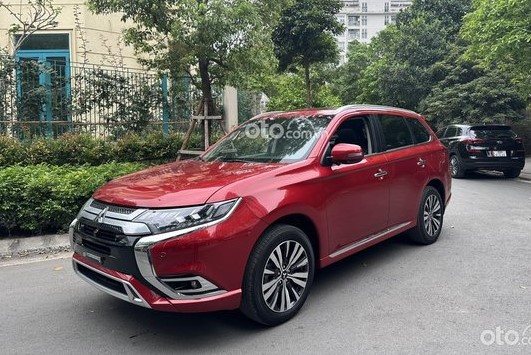 4 mẫu xe cũ chạy êm, ít xóc đáng mua trong tầm giá 800 triệu | Oto.com.vn