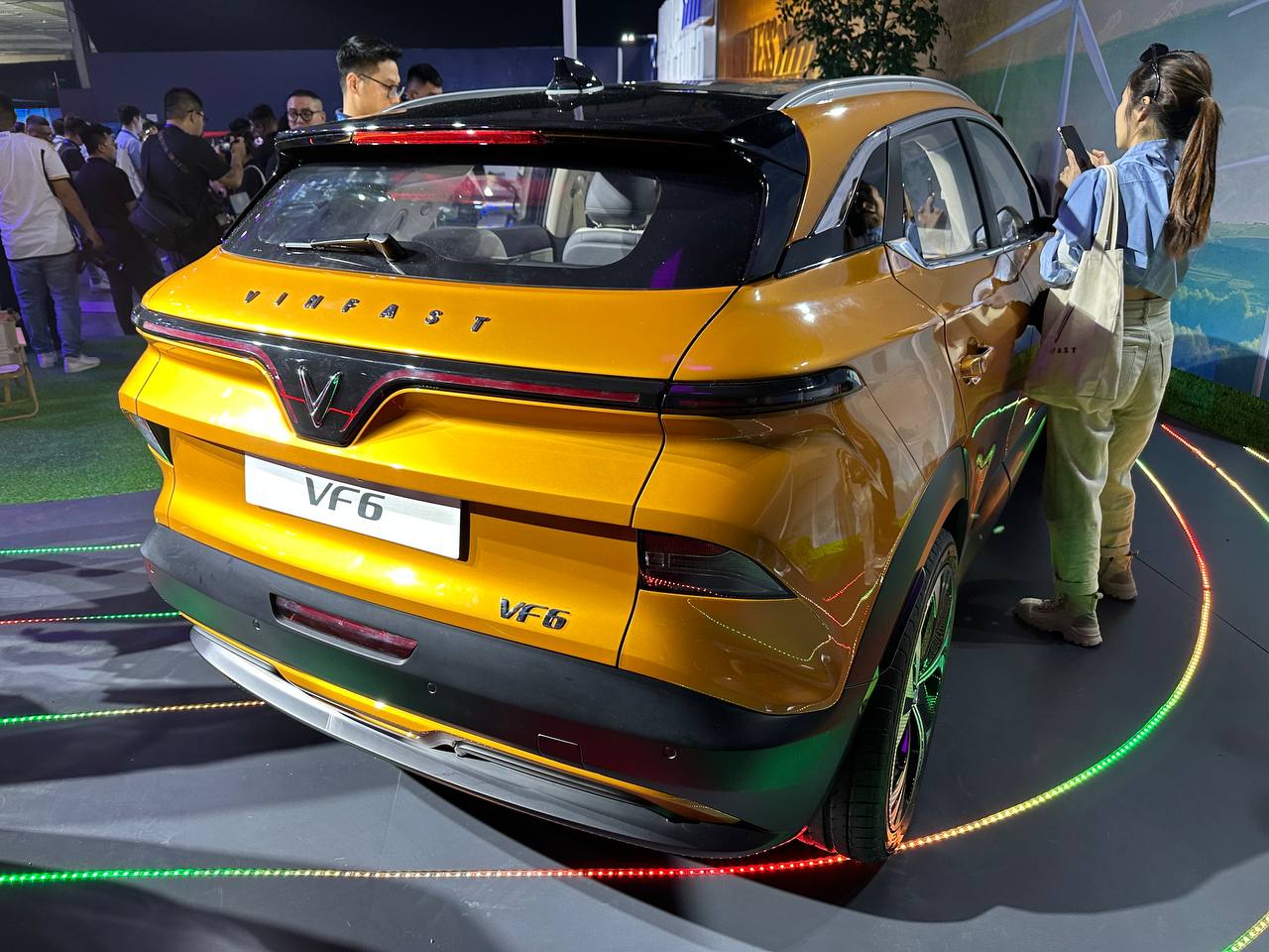 Chiêm ngưỡng trọn bộ VF6 tại triển lãm vì tương lai xanh