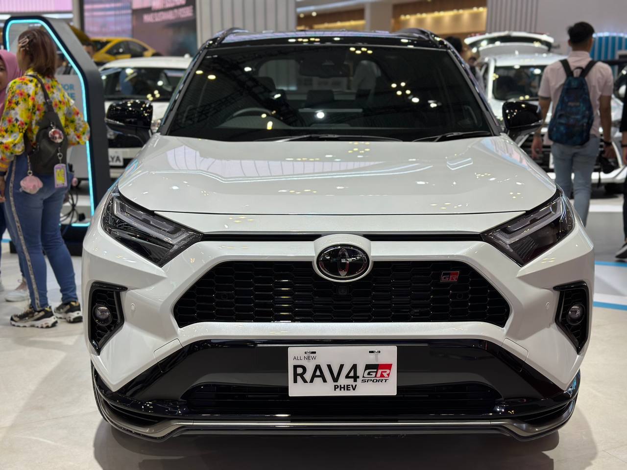 Mẫu xe bán chạy nhất Bắc Mỹ Toyota RAV4 được ưu ái bán tại Indonesia