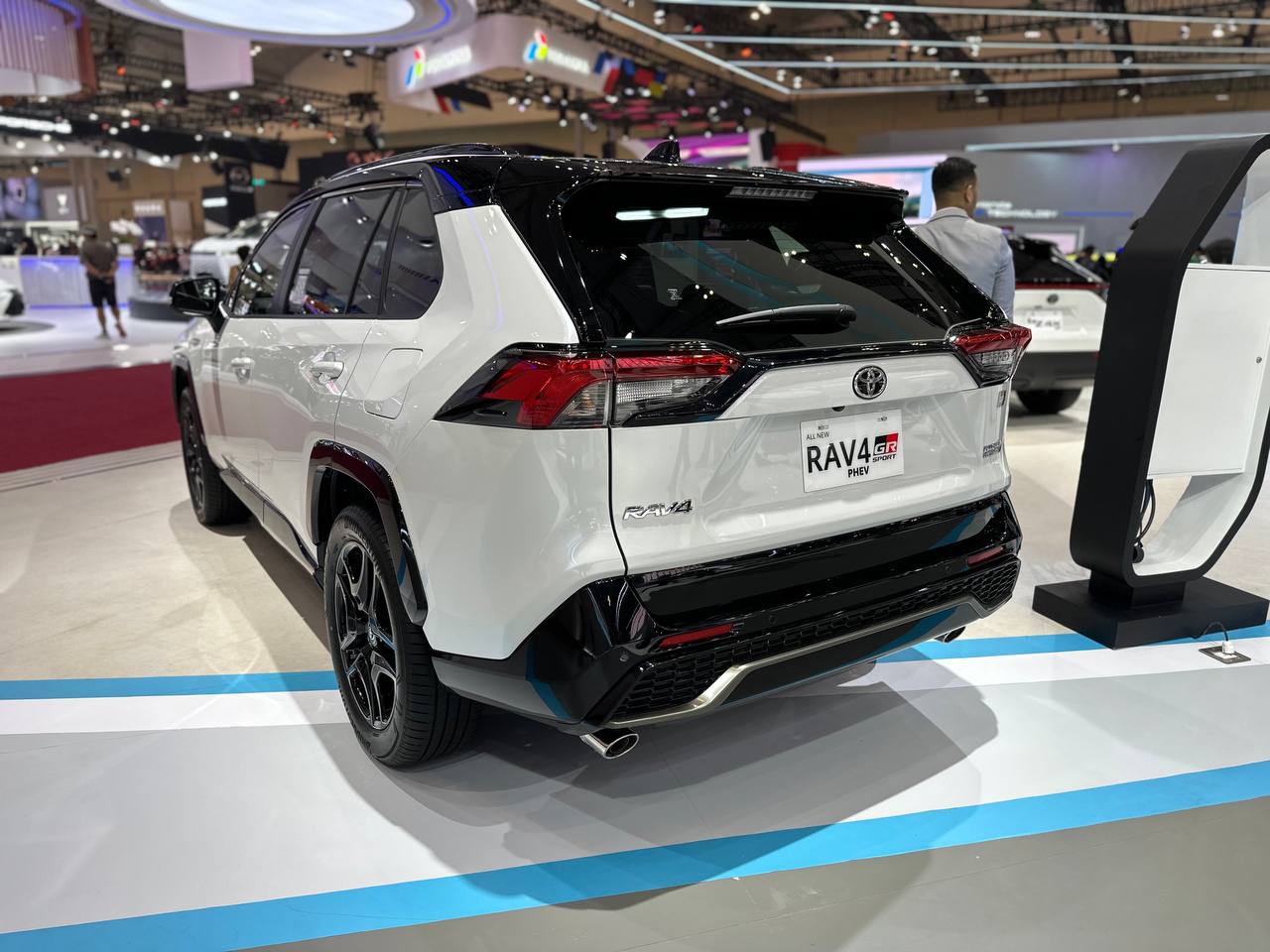 Mẫu xe bán chạy nhất Bắc Mỹ Toyota RAV4 được ưu ái bán tại Indonesia