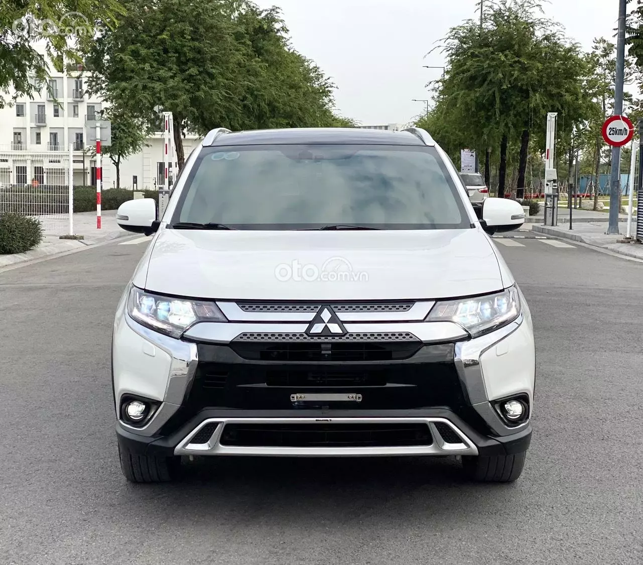 Mua bán Mitsubishi Outlander 2.0 CVT Premium 2020 giá 725 triệu - 22947738