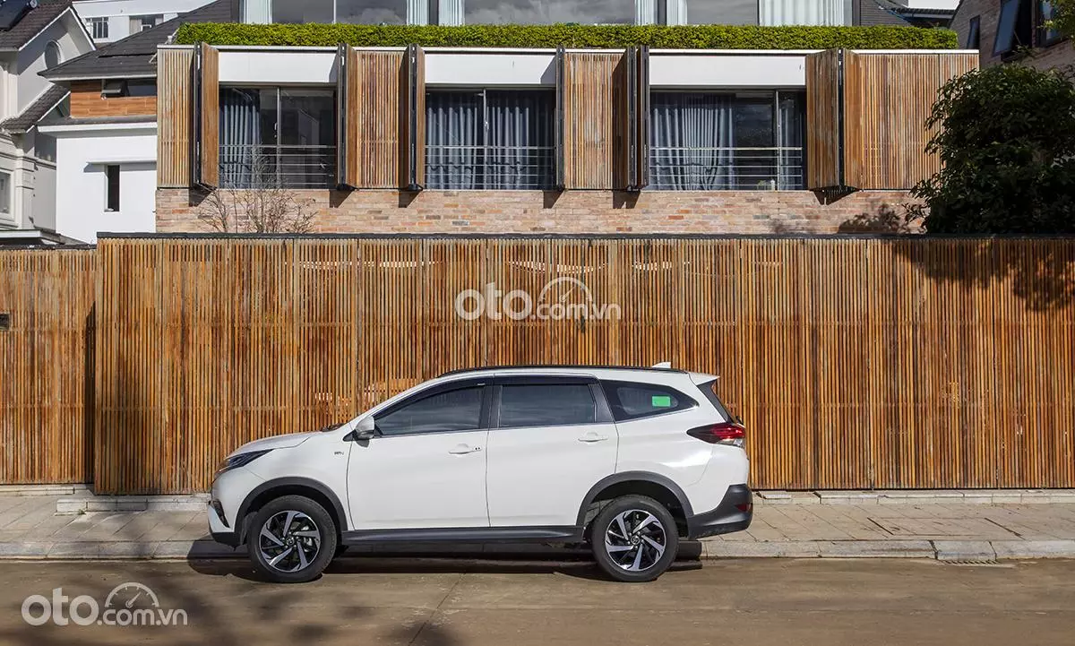 Toyota Rush: Giá xe Rush tại Việt Nam (2/2024)