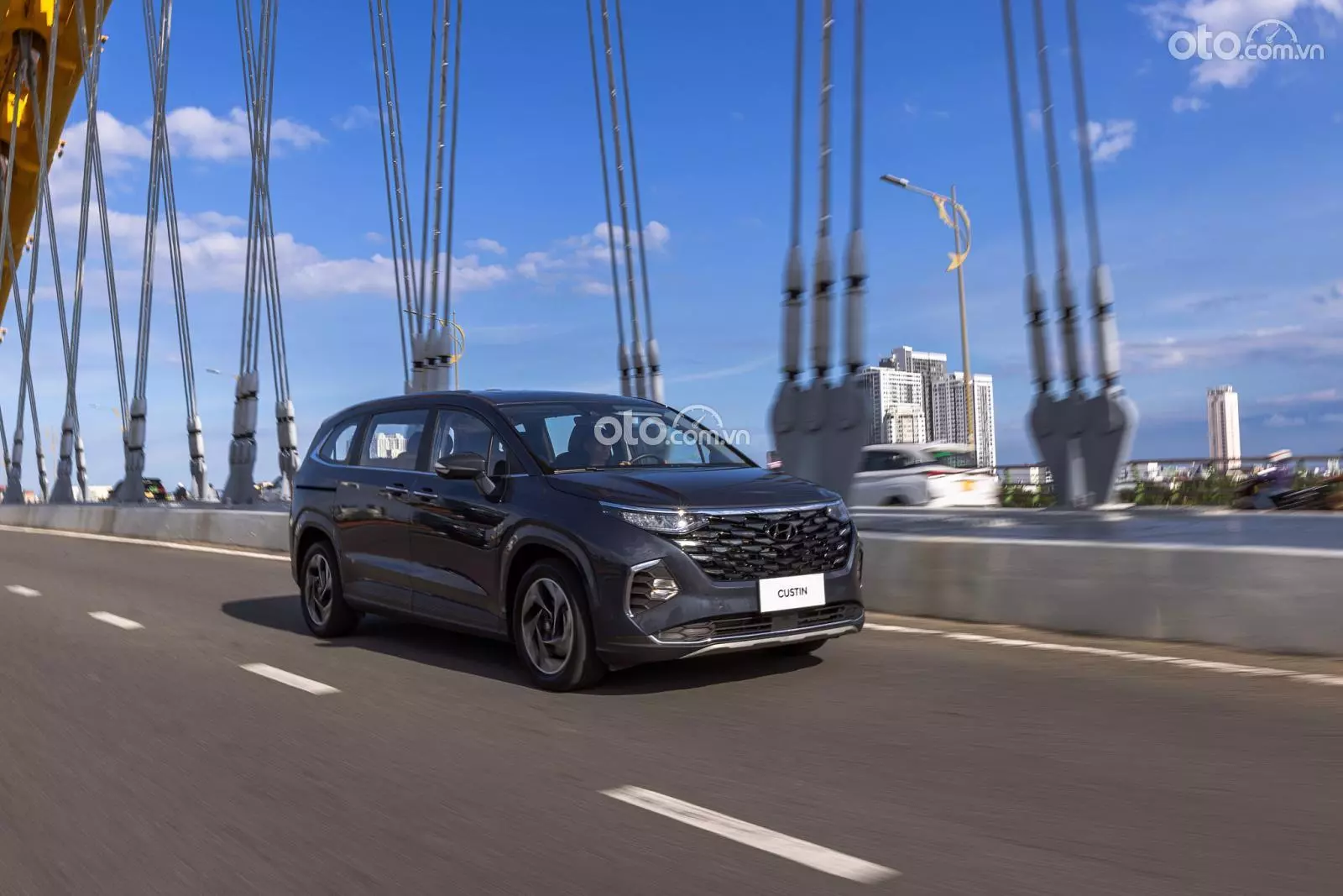 Giá xe Hyundai Custin 2024 mới nhất & tin khuyến mại (2/2024)