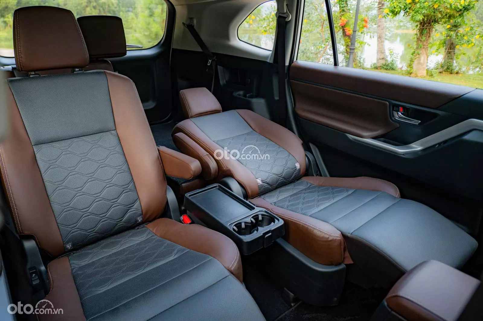 Giá xe Toyota Innova Cross 2024 mới nhất và Khuyến mại (2/2024)