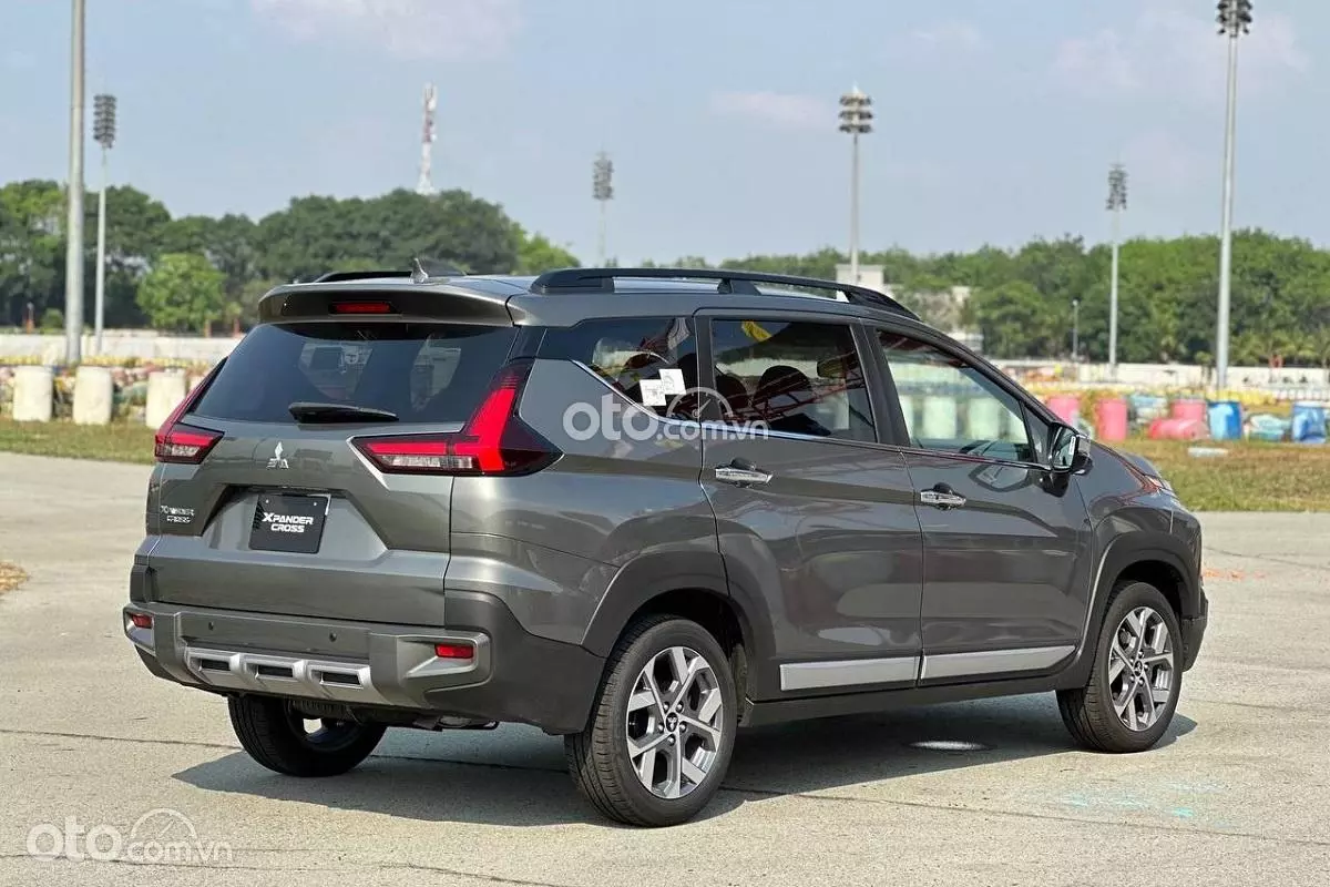 Giá xe Xpander Cross 2024 kèm lăn bánh & ưu đãi (2/2024)