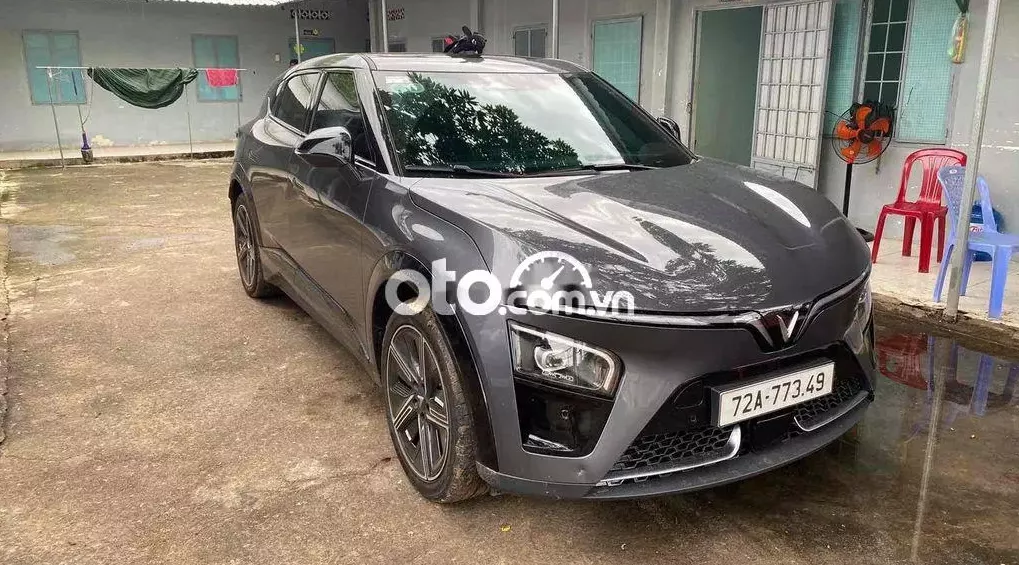 VinFast VF7 2024 lướt nhẹ hơn 3.000 km lên sàn xe cũ với giá hấp dẫn