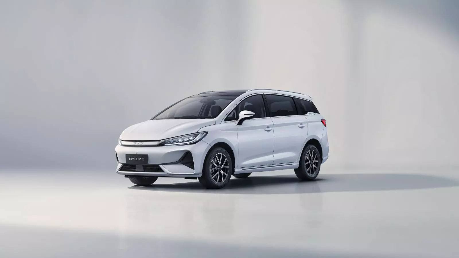 Giá xe BYD M6 2026 mới nhất & tin khuyến mại (5/2026)