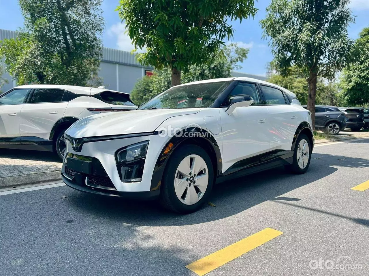 Mua bán VinFast VF7 Base 2025 giá 760 triệu - 23288334