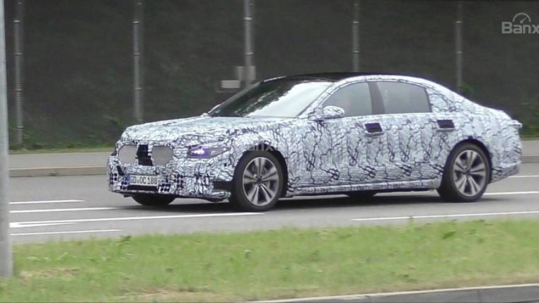 Mercedes S-Class 2020 bị bắt gặp chạy thử với đèn pha mới