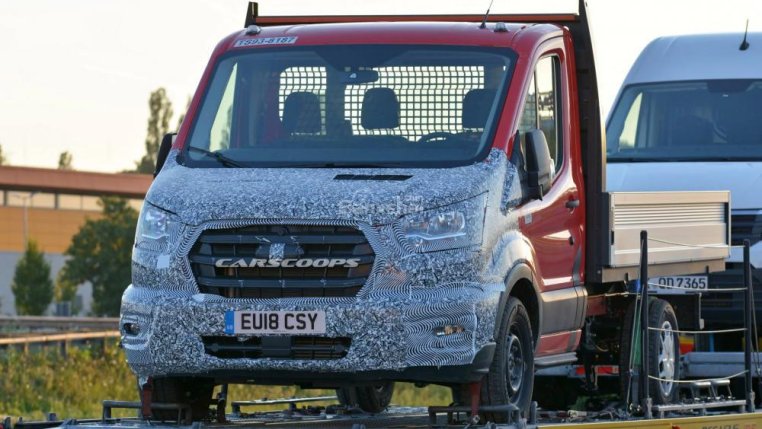 Xe van Ford Transit facelift lộ đầu xe mới