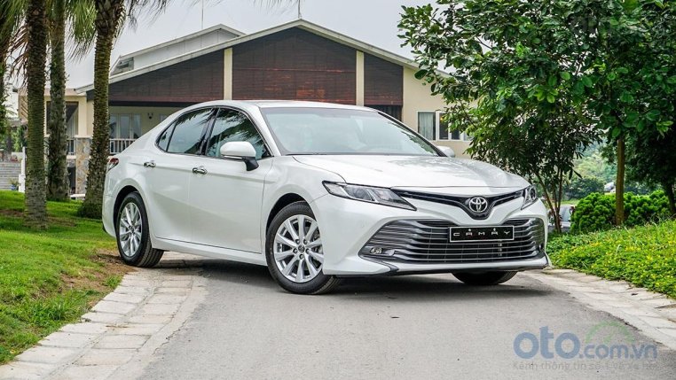 Chi tiết Toyota Camry 2.0G 2019 vừa ra mắt khách hàng Việt