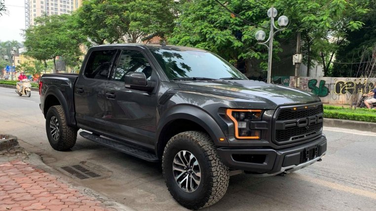 Ford F-150 Raptor 2019 thứ 2 giá hơn 4 tỷ cập cảng Việt Nam