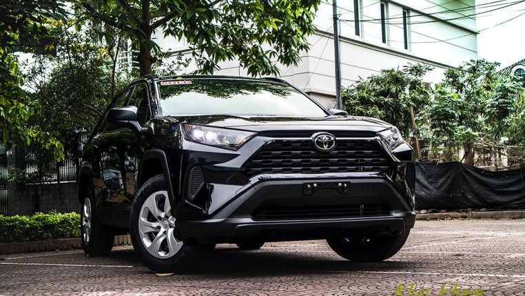 Toyota RAV4 2020 đầu tiên tại Việt Nam vừa về đại lý, nhiều chi tiết ...