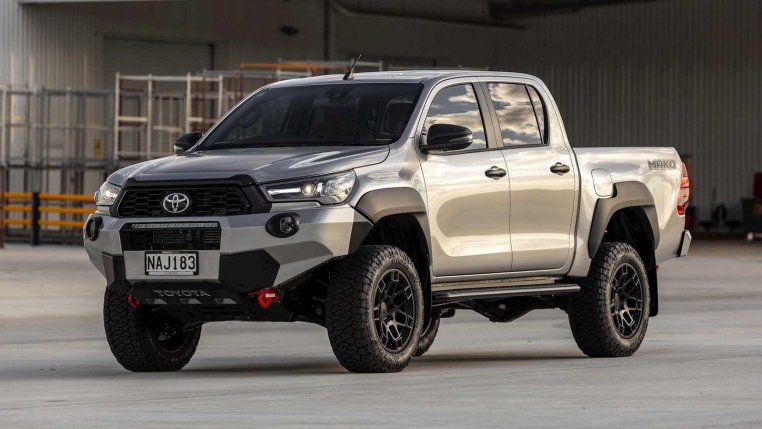 Toyota Hilux Mako bản đặc biệt đối đầu Ranger Raptor