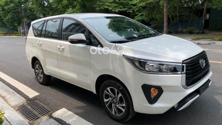 Chạy gần 1 năm, Toyota Innova có giá rẻ bất ngờ Oto.com.vn