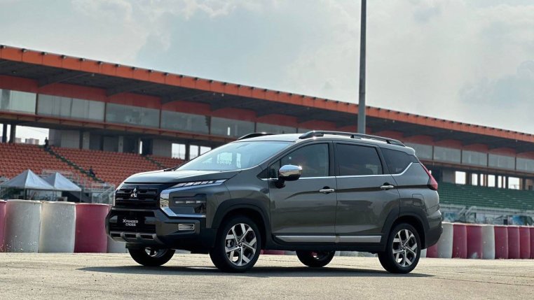 So sánh Toyota Veloz Cross và Mitsubishi Xpander Cross 2023: Chọn MPV ...