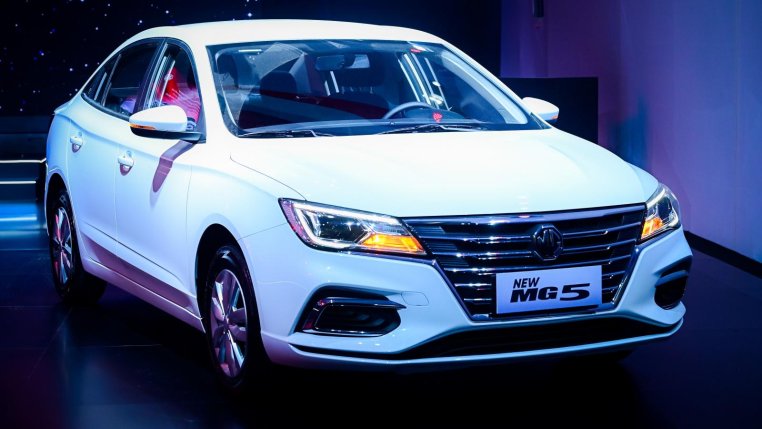 MG 5 số sàn ra mắt, sedan cỡ C đủ sức làm khó cả xe hạng A với giá từ ...
