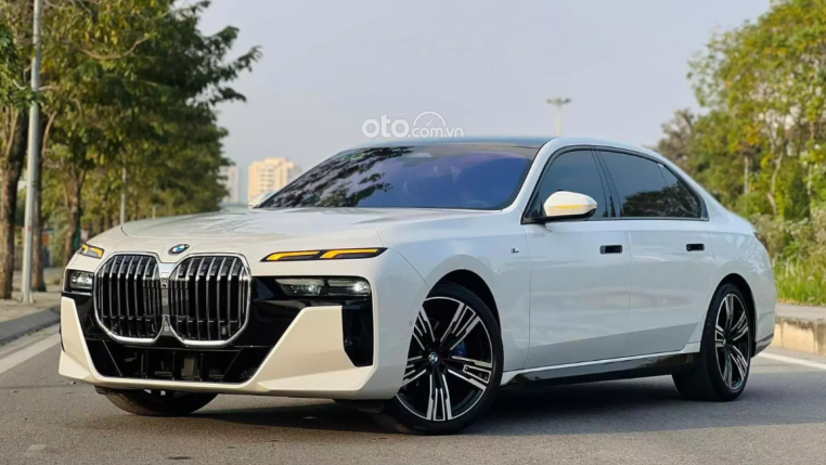 BMW 735i M Sport 2023 khấu hao hơn 600 triệu sau 4.000 km lăn bánh ...